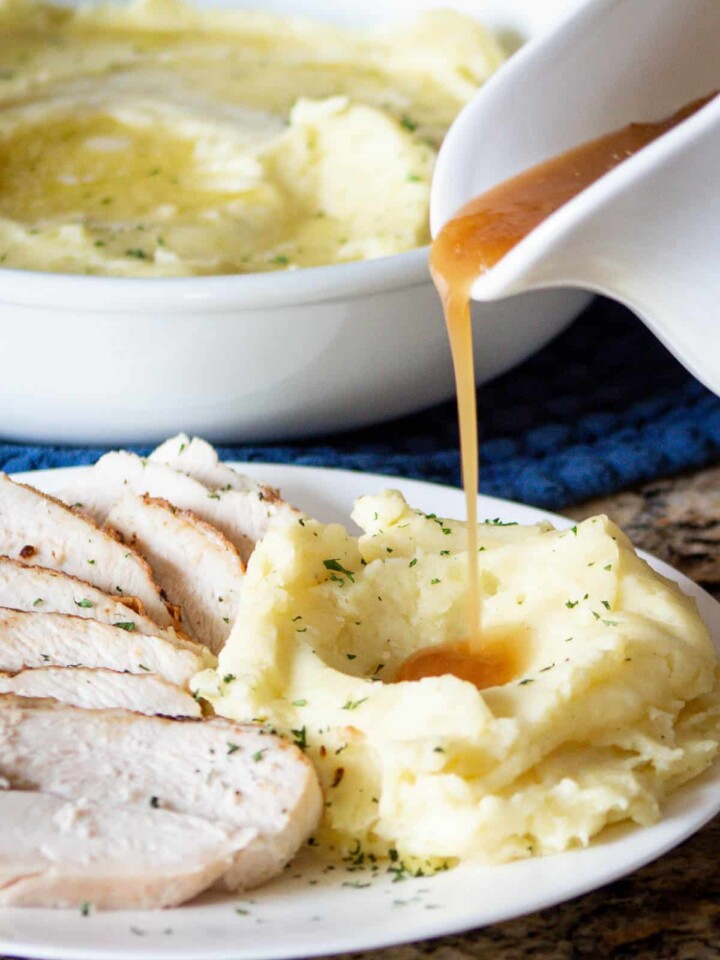 Simple Gravy Recipe - Seanna's Kitchen