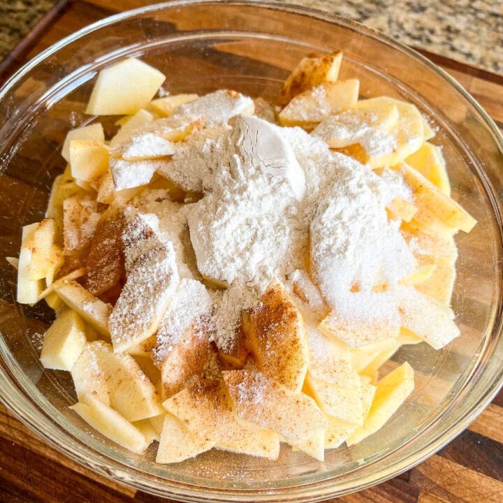Easy Mini Apple Pies In Muffin Tins - Seanna's Kitchen